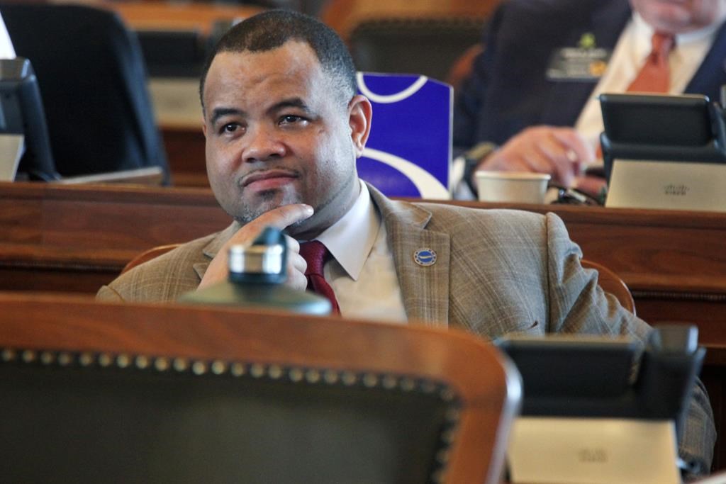 Gov. vetoes Kansas bill on live deliveries during abortion