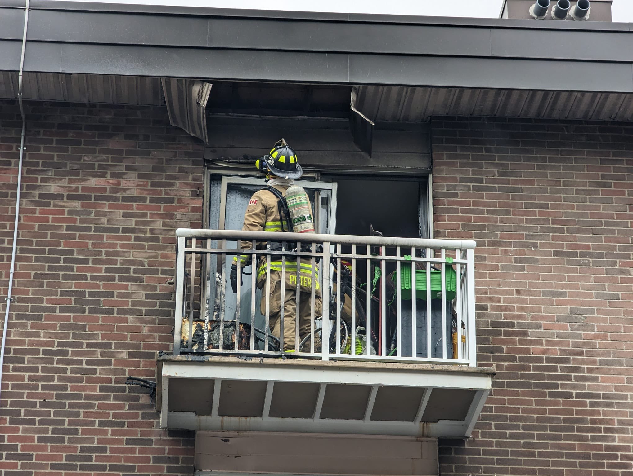 Firefighters quickly knock down balcony fire in Beechwood area