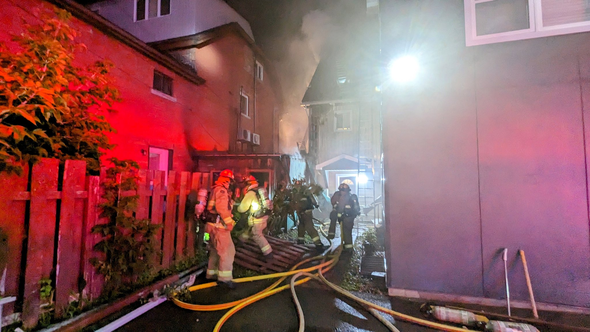 Sandy Hill row house fire displaces 25 people, injures one