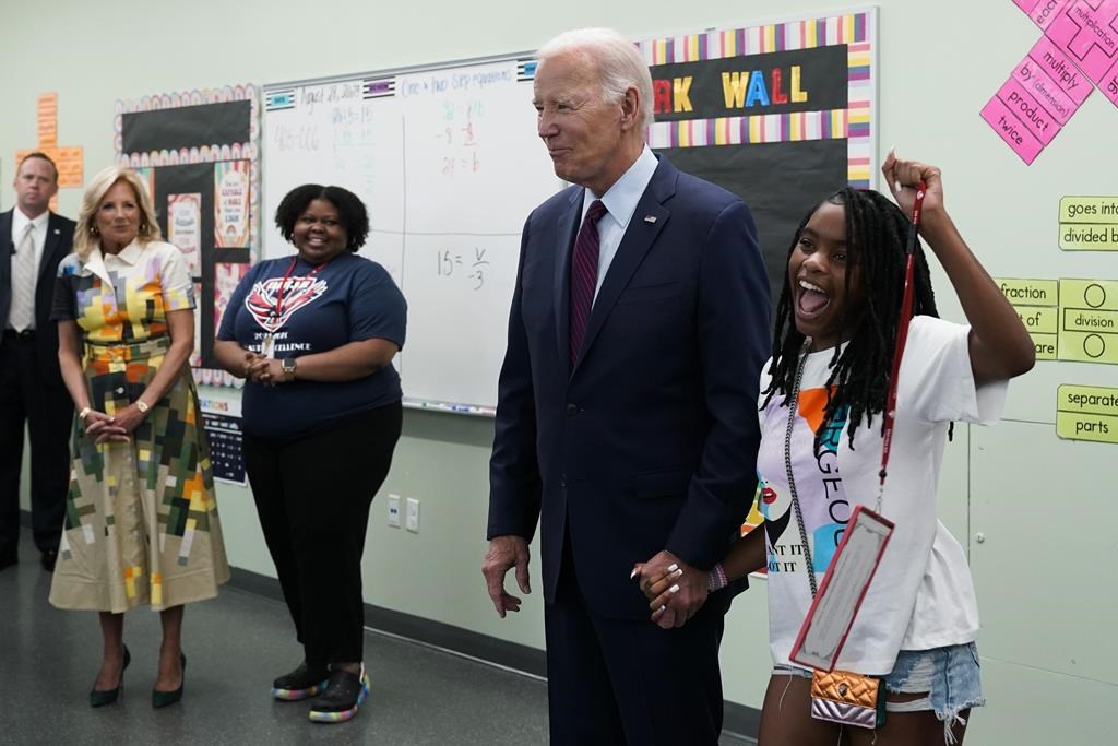 Biden and the first lady drop by a DC middle school math class and ...