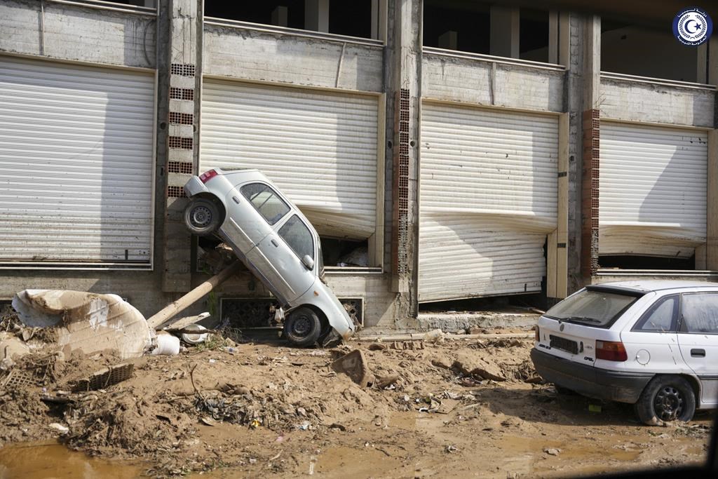 Flooding in Libya leaves 2,000 people feared dead and more missing after storm collapsed dams