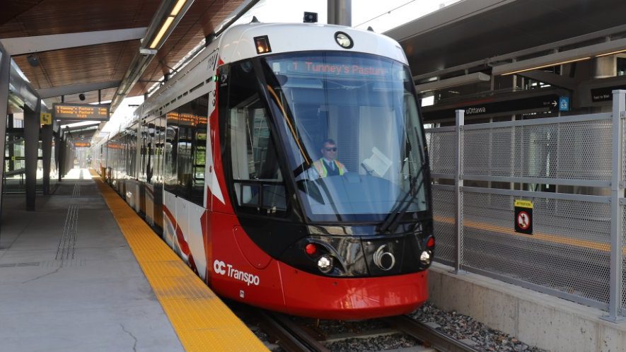 You can get around Ottawa for free this New Year's Eve