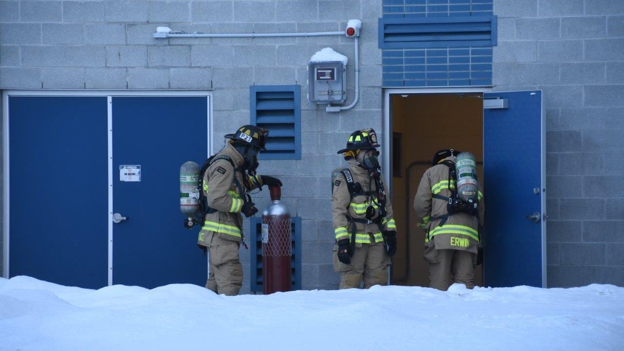 Ottawa Fire HazMat clears chlorine gas leak from pool
