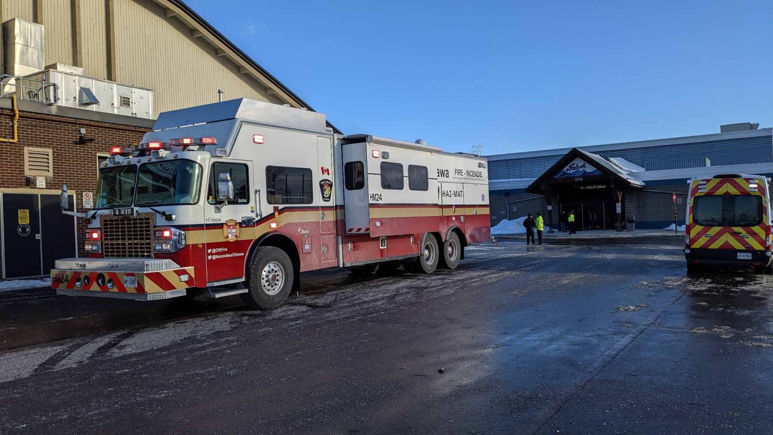 Ottawa Fire HazMat clears chlorine gas leak from pool