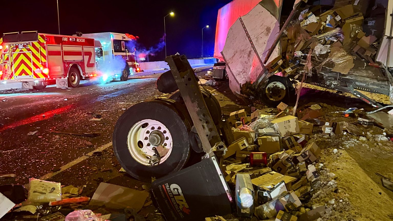 1 injured, road closed after Highway 401 crash south of Ottawa
