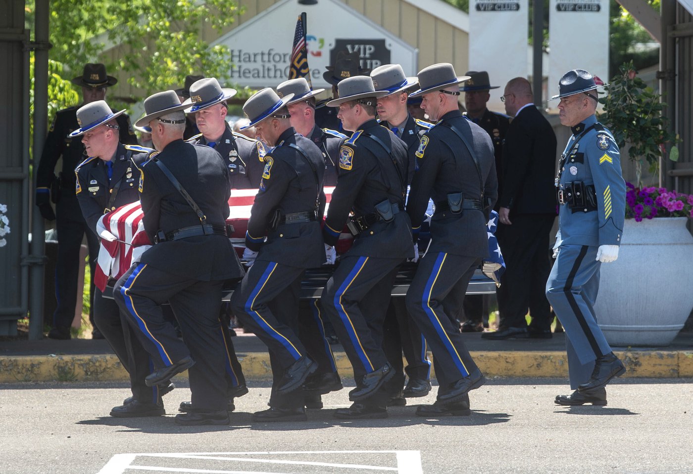 Thousands pay tribute to Connecticut state trooper killed during ...