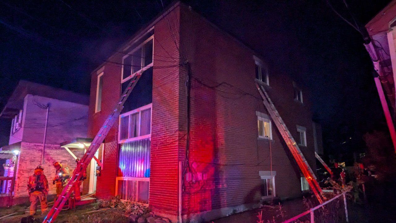 Photos: Ottawa fire crews contain fire in Vanier apartment