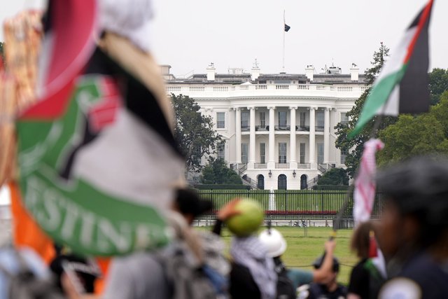 Gaza war protesters hold a 'die-in' near the White House as Netanyahu ...