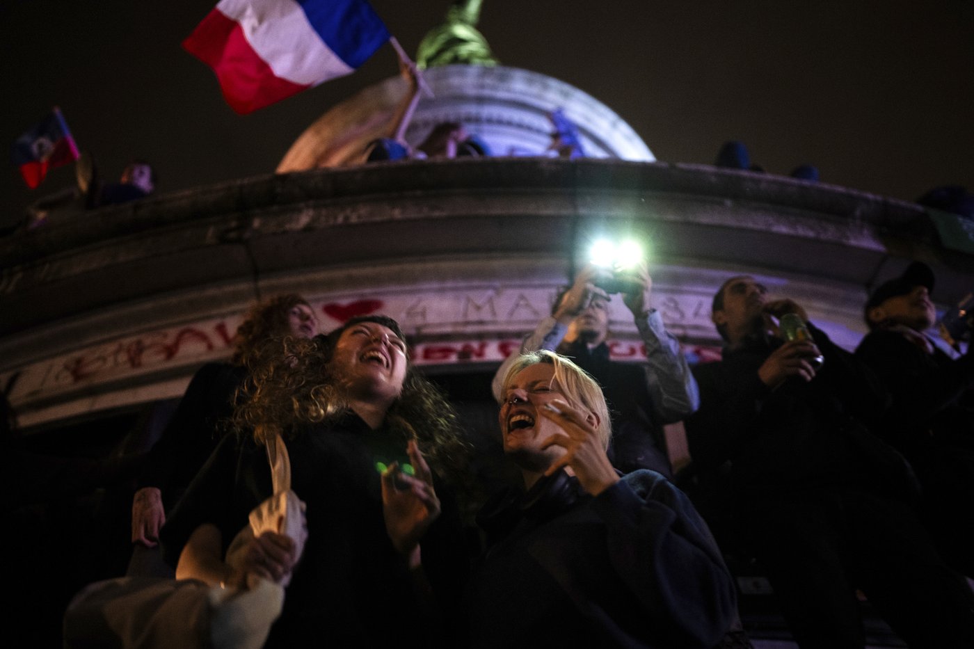 French vote gives leftists most seats over far right, but leaves hung ...