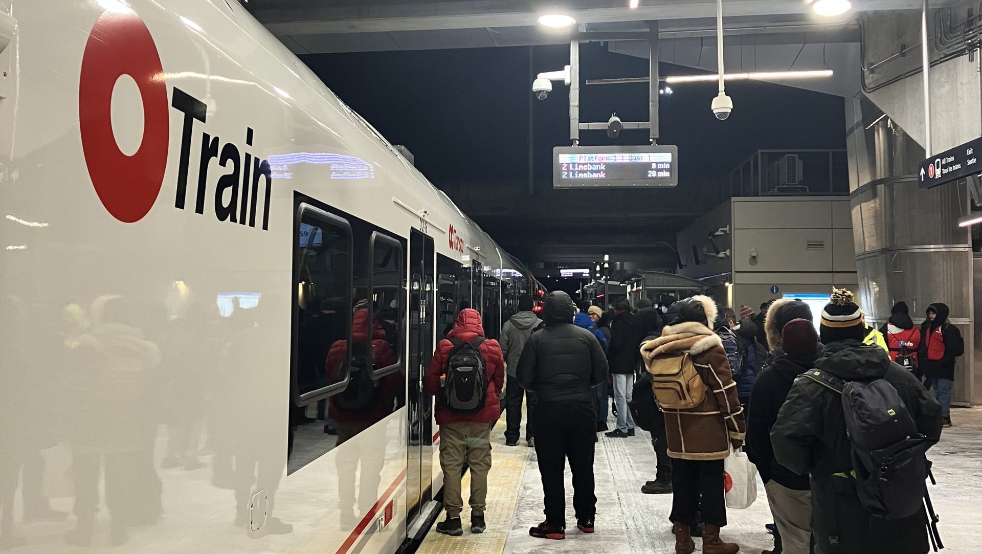 Is the O-Train open in Ottawa? Line 2, 4 launch