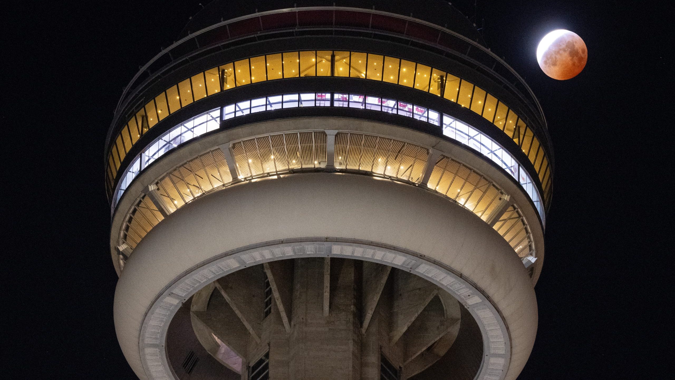 Photos of the total lunar eclipse last night