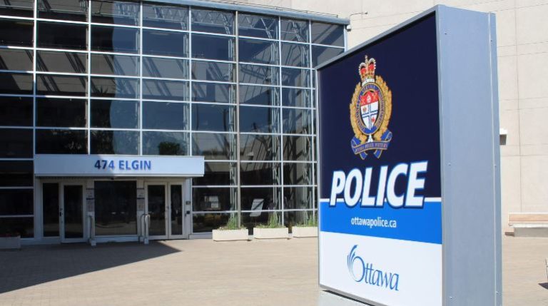 Woman with 'very serious injuries' after downtown Ottawa crash