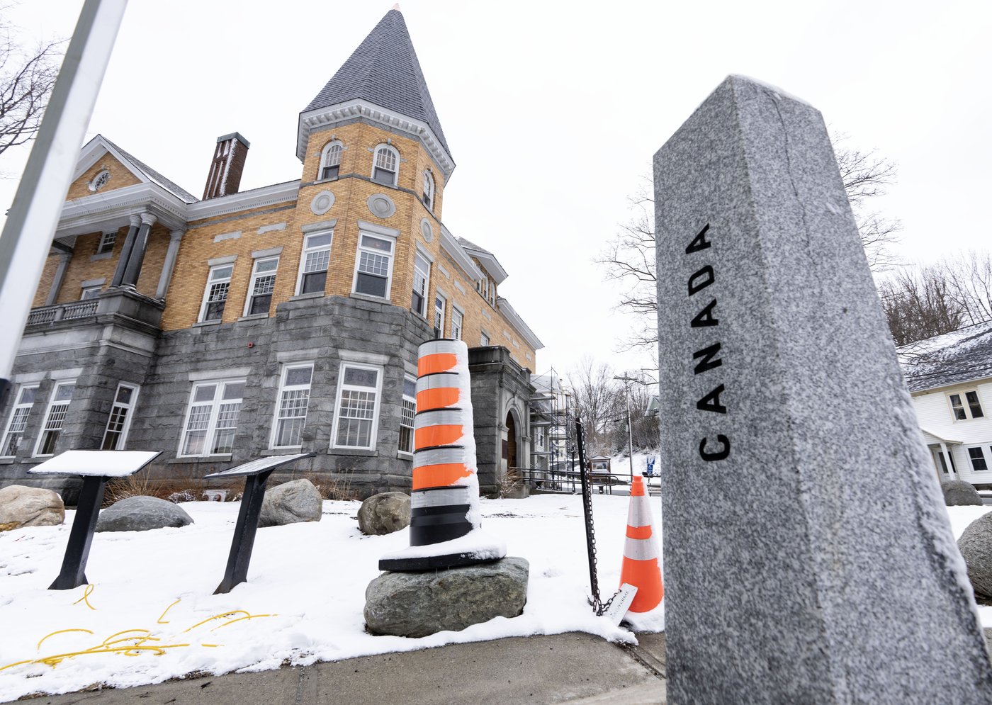 Library straddling Quebec-Vermont border opens Canadian entrance