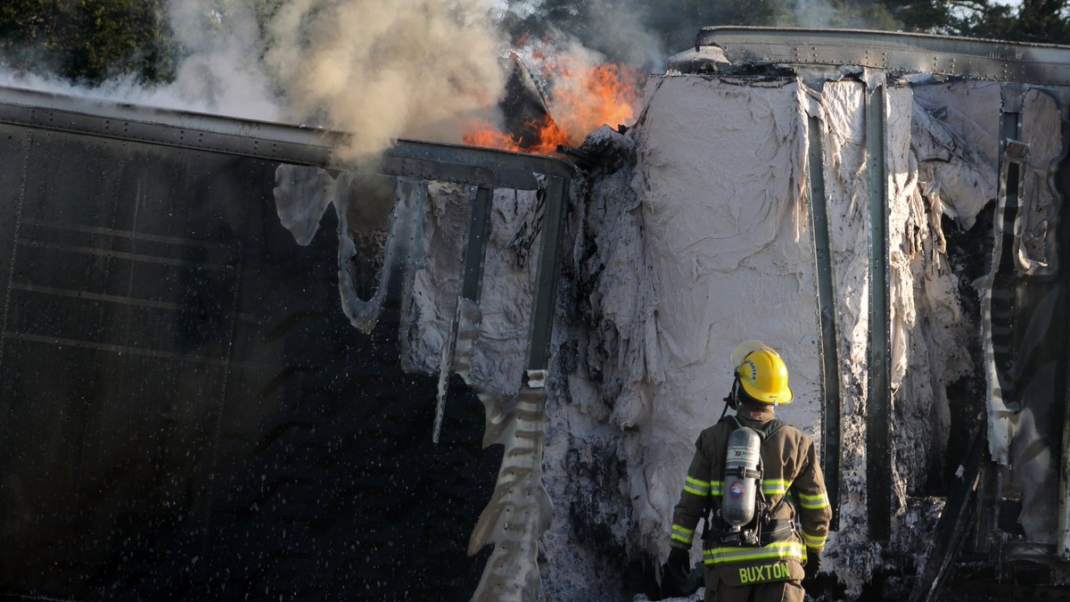 One dead in Truck fire which closes Hwy 401 WB near Napanee