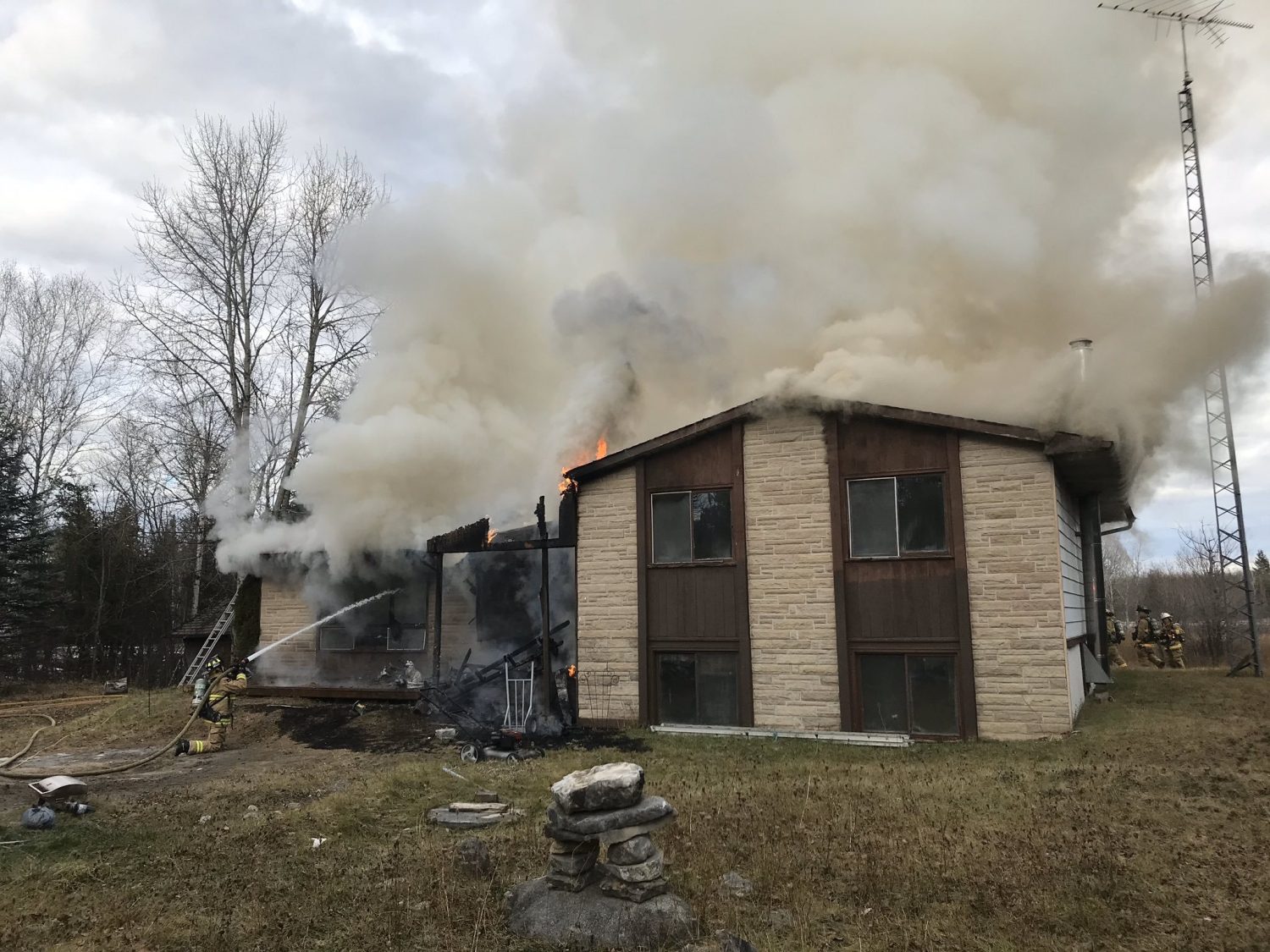 Ottawa fire crews battle house fire, just south of Carp