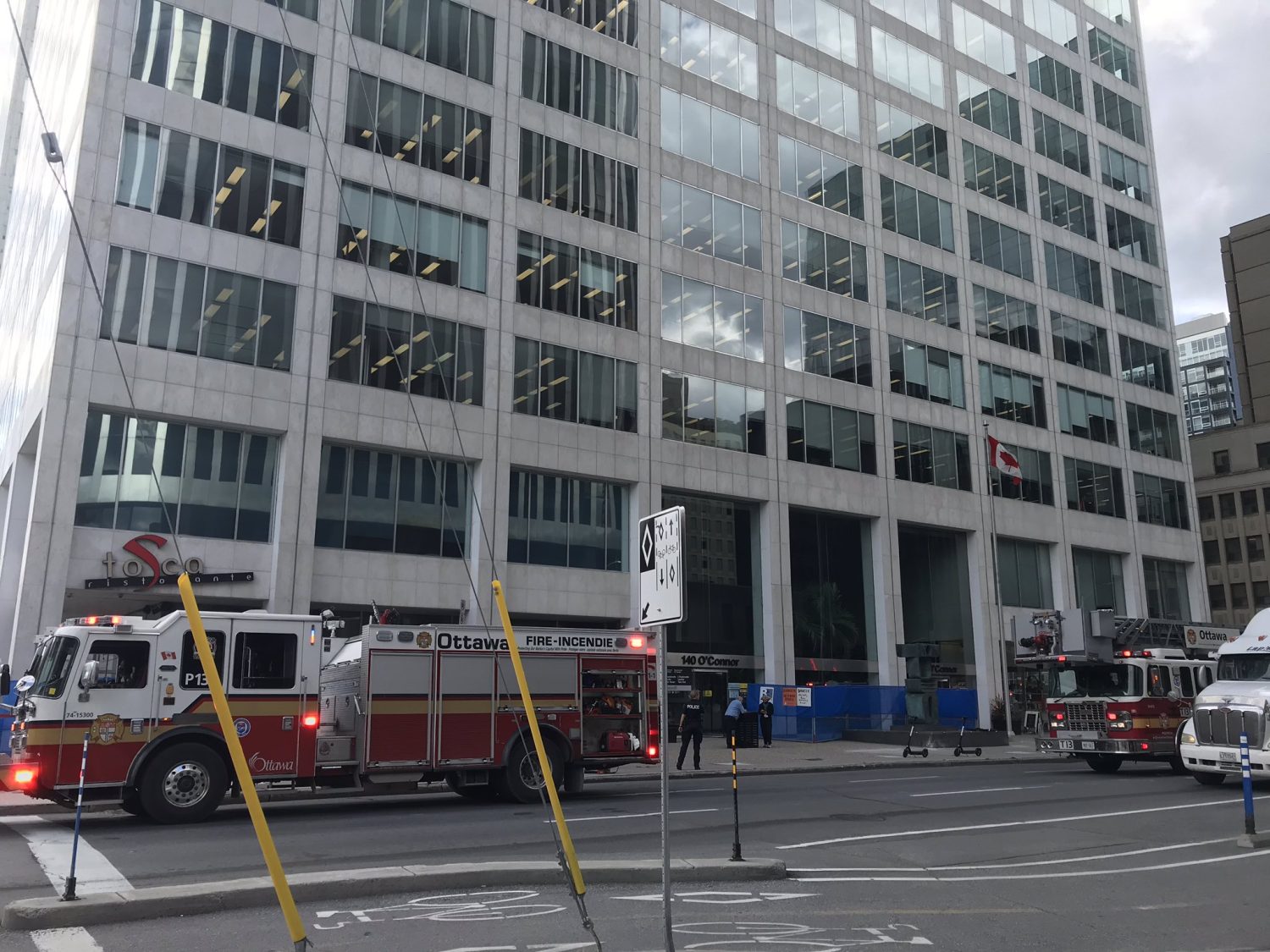 Ottawa fire crews tackle lobby fire inside downtown commercial building