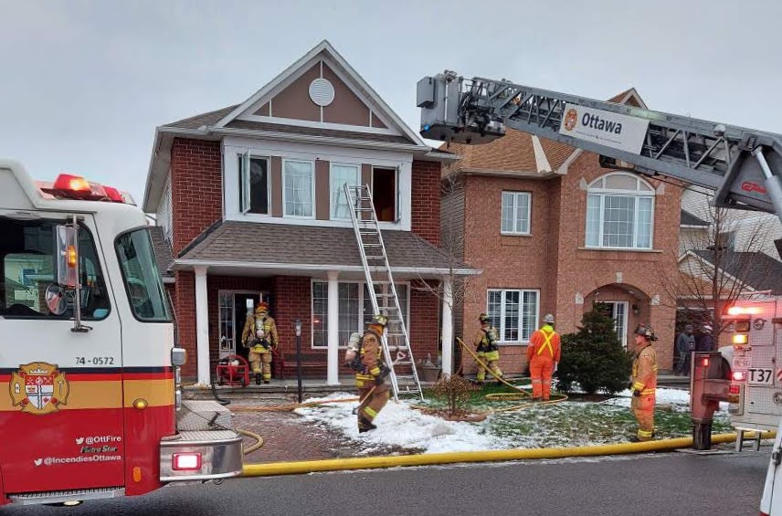 UPDATE: Ottawa fire crews extinguish blaze at Barrhaven home