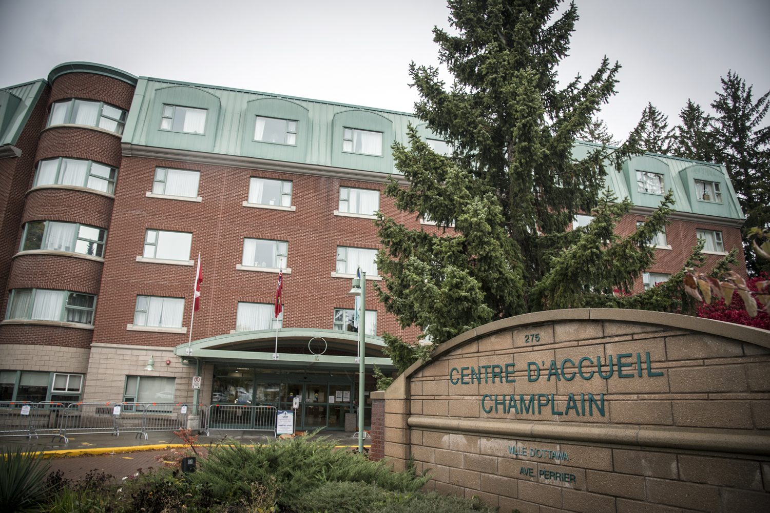 Employee at Centre d'accueil Champlain longterm care home confirmed ...