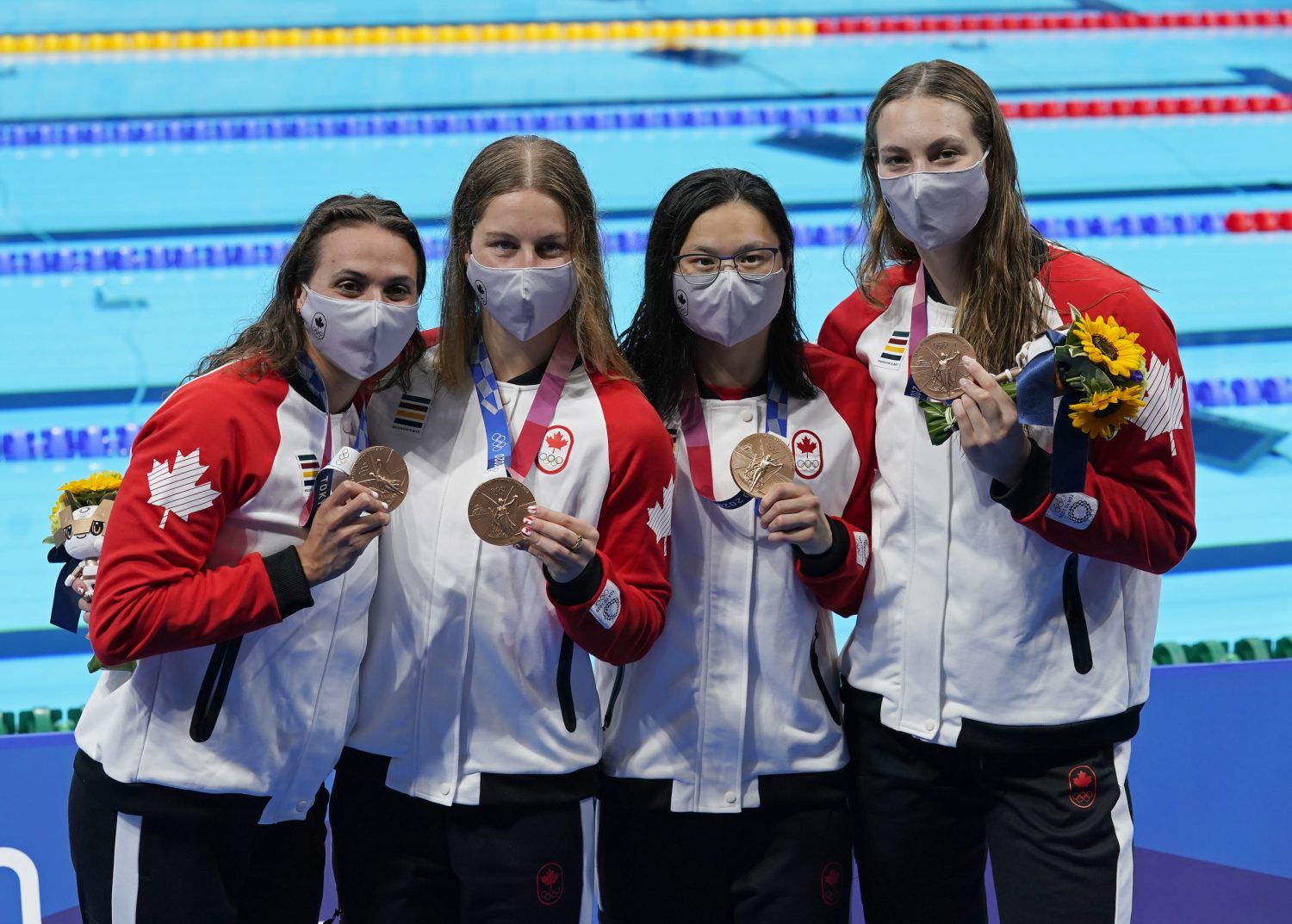 Canadian swimmer Maggie Mac Neil sets world record at short course worlds