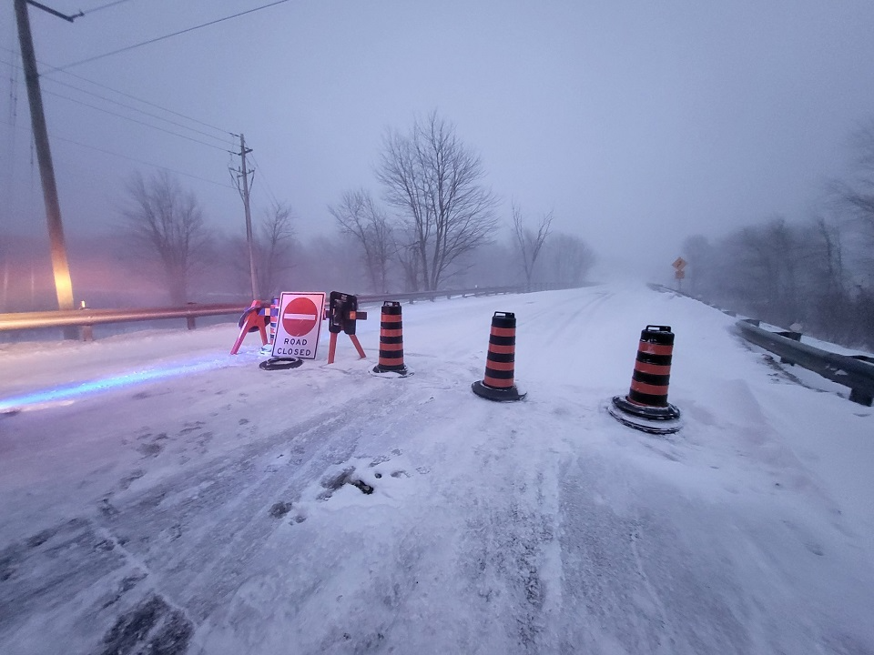 Highway 401 closed at Cheesborough Road
