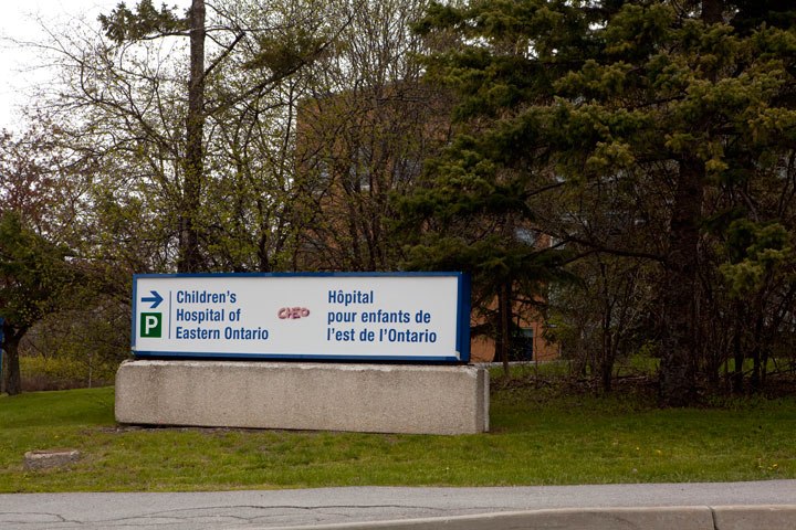 CHEO apologizes after sign falsely claims emergency room closes