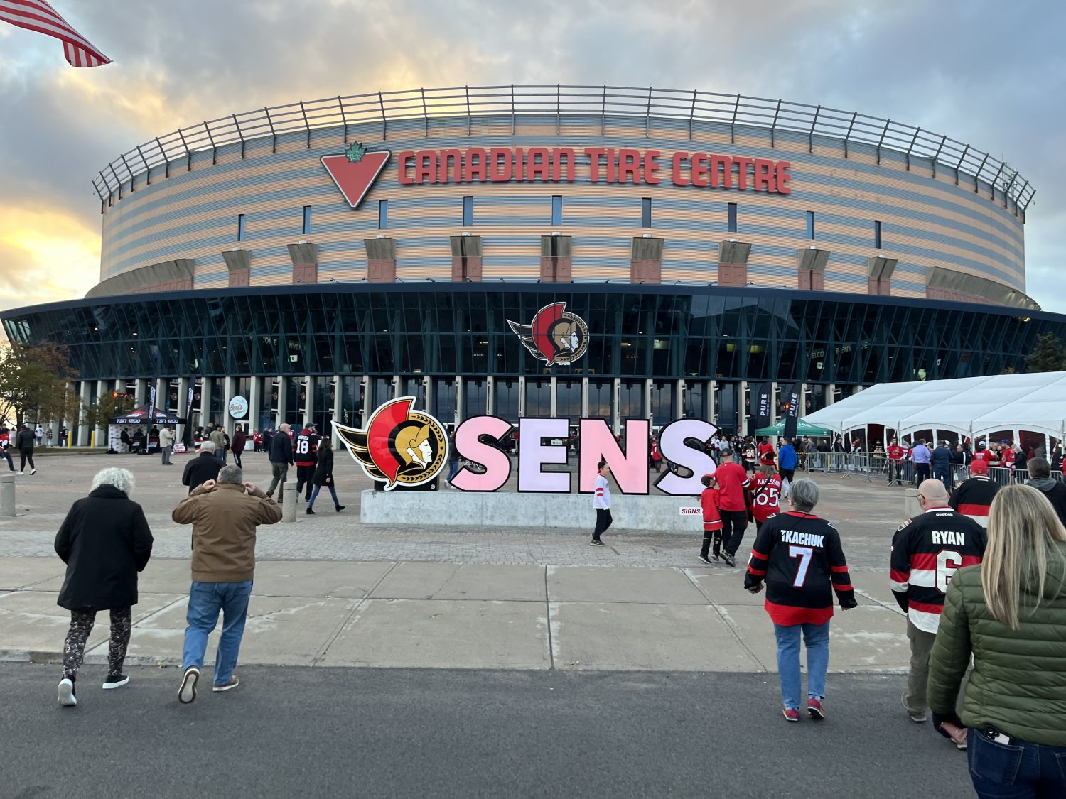 What's old is new again: Alfie, sellout crowd watch Senators win wild ...