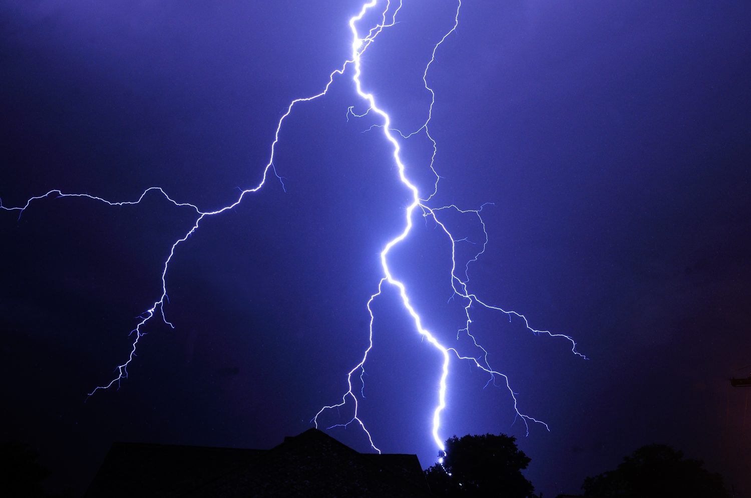 Severe weather causes widespread power outages in Ottawa
